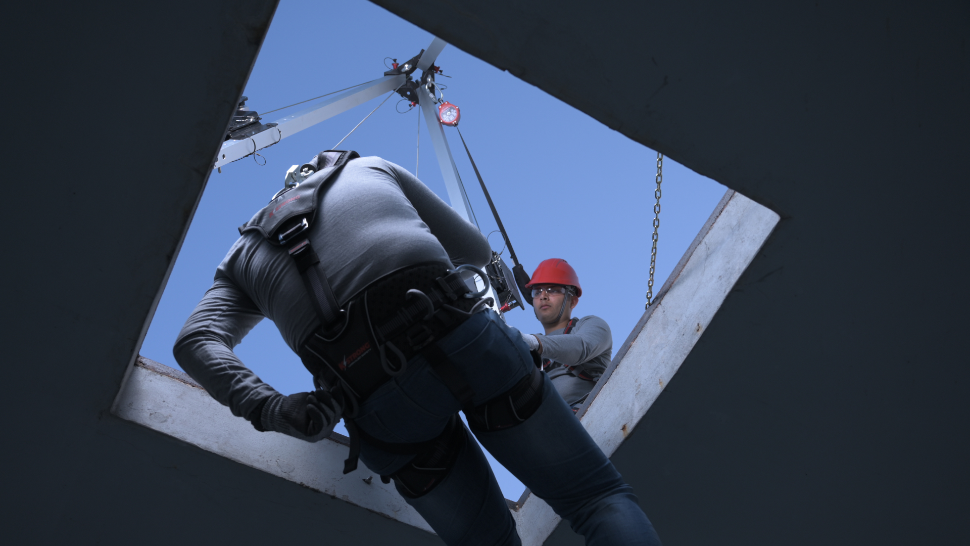 Navigating Confined Spaces Safely: Essential Equipment and Safety ... Navigating Confined Spaces Safely: Essential Equipment and Safety ...